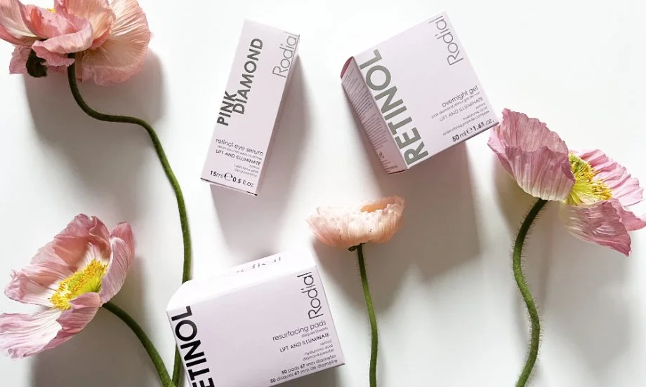 Gagnez le Pink Diamond Retinol Trio Resurfacing Pads, Overnight Gel et ...