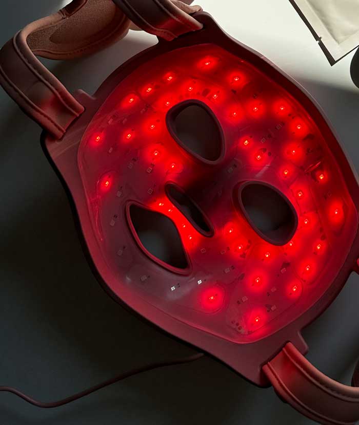 Wir testen die luxuriöse LightMAX Supercharged LED Mask 2.0 von MZ Skin ...