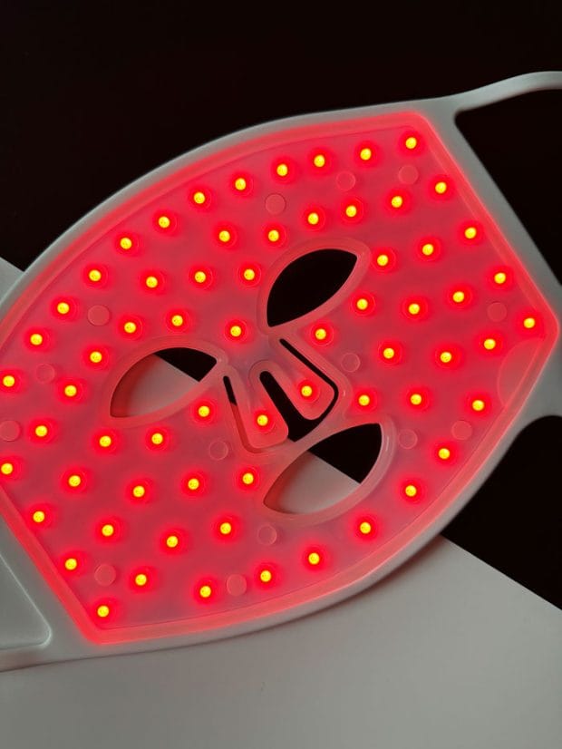 Glow Up mit der CurrentBody Skin LED Lichttherapie Maske - Hey Pretty