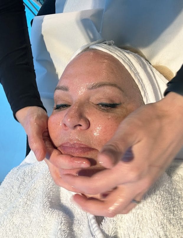 Für den Profi-Glow: Epigenetische Gesichtsbehandlung bei sweet skin ...